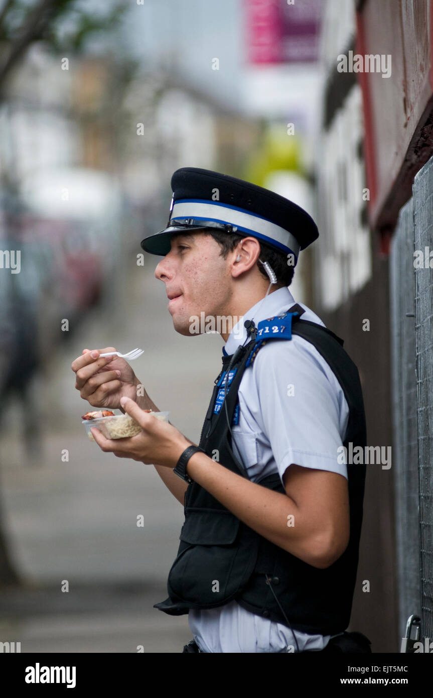 Police officers eat lunch hi-res stock photography and images - Alamy
