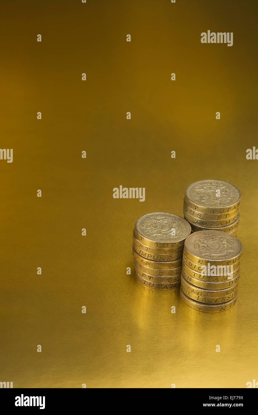 Gold one pound coins hi-res stock photography and images - Alamy