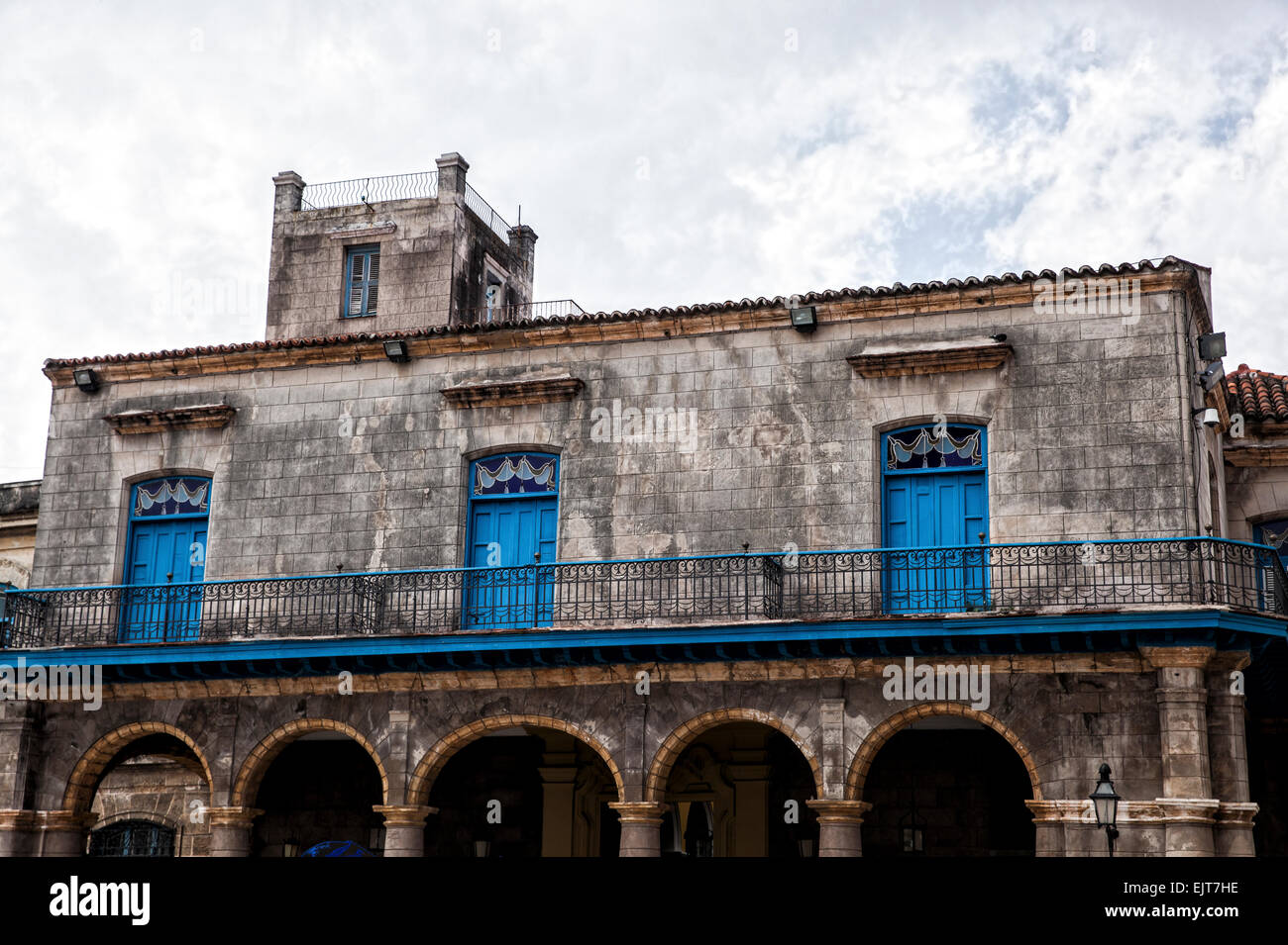 Building in Old Havana showing Spanish colonial style architecture in ...