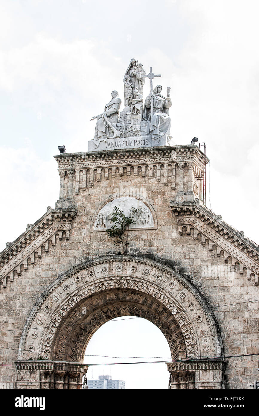 Entrance colon cemetery havana hi-res stock photography and images - Alamy