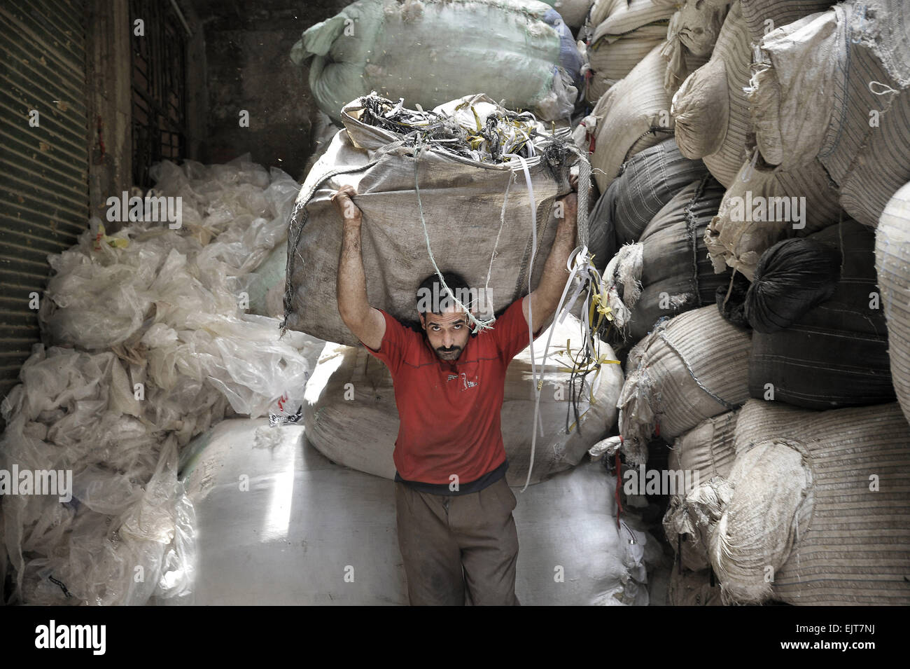 Il Cairo, Egypt, Egypt. 5th June, 2014. Egypt, Cairo, Garbage City ...