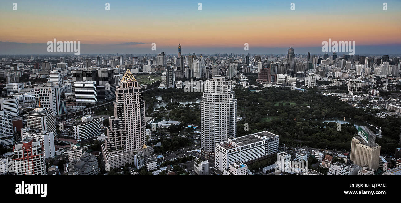 Bangkok skyline at sunset hi-res stock photography and images - Alamy