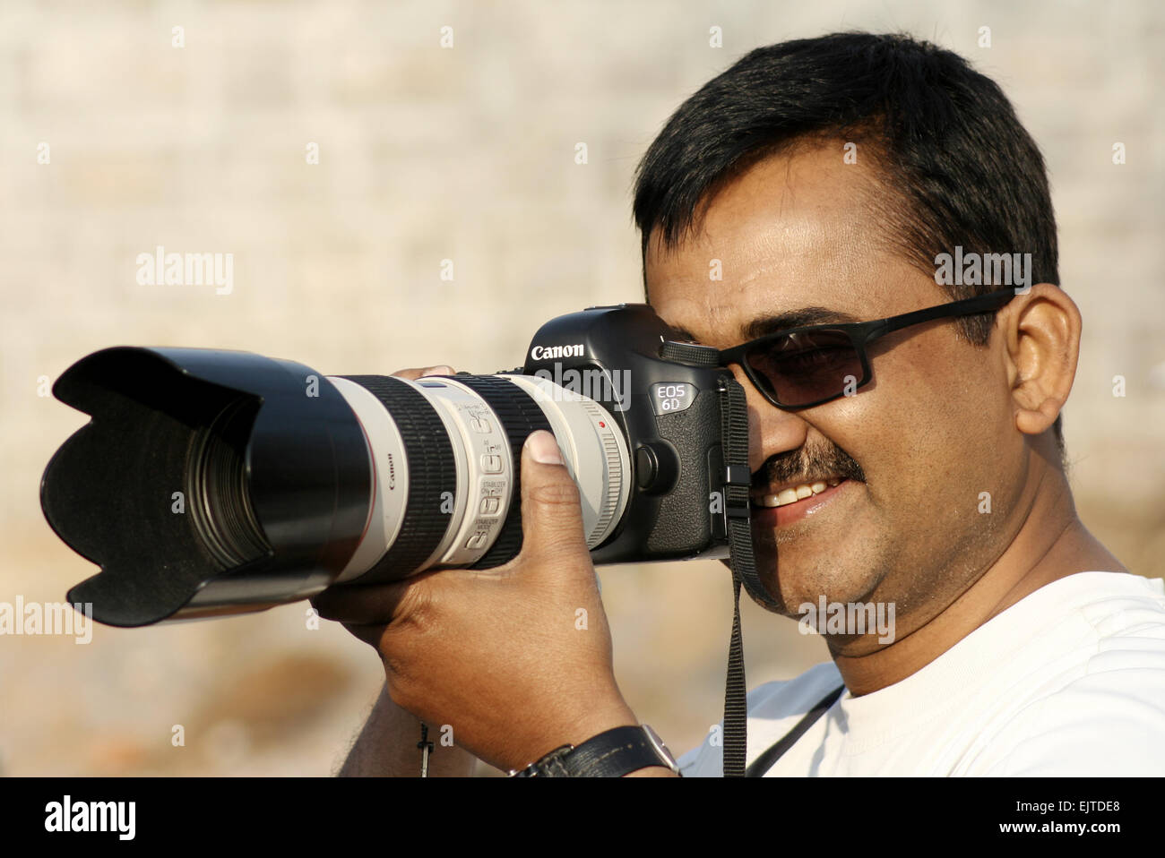Indian photographer shoot happy streets event in Necklace road with no ...