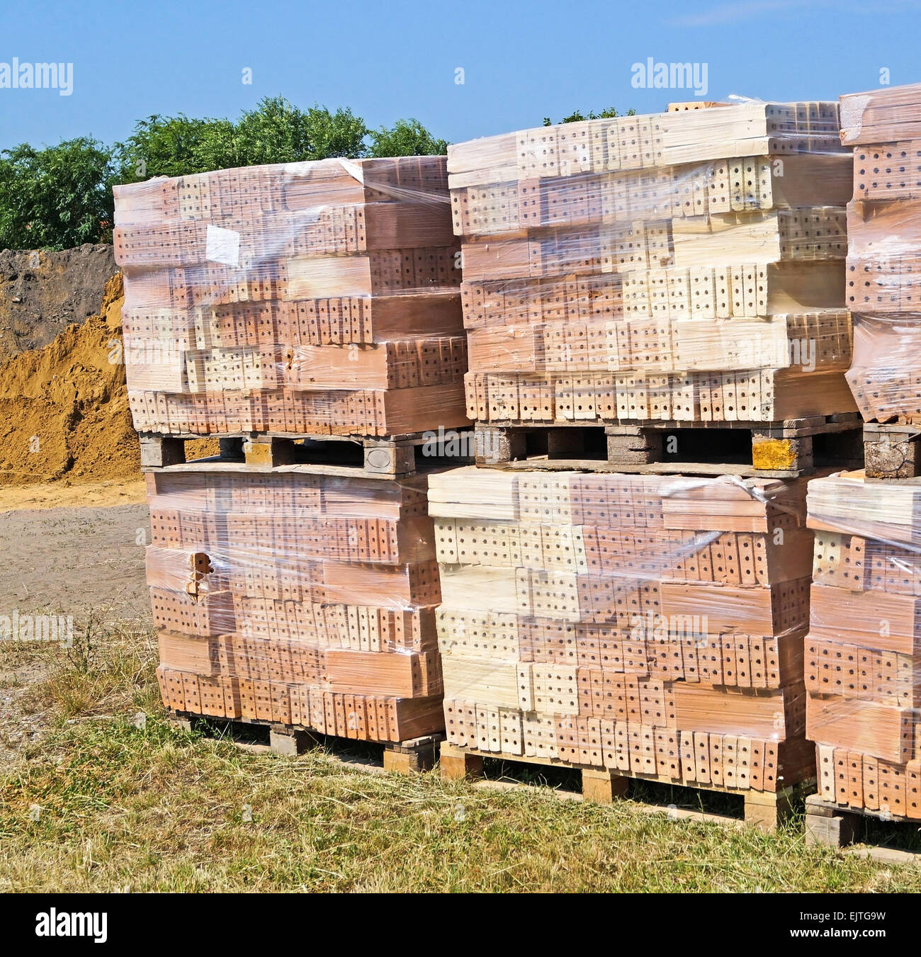 Construction pallets hi-res stock photography and images - Alamy