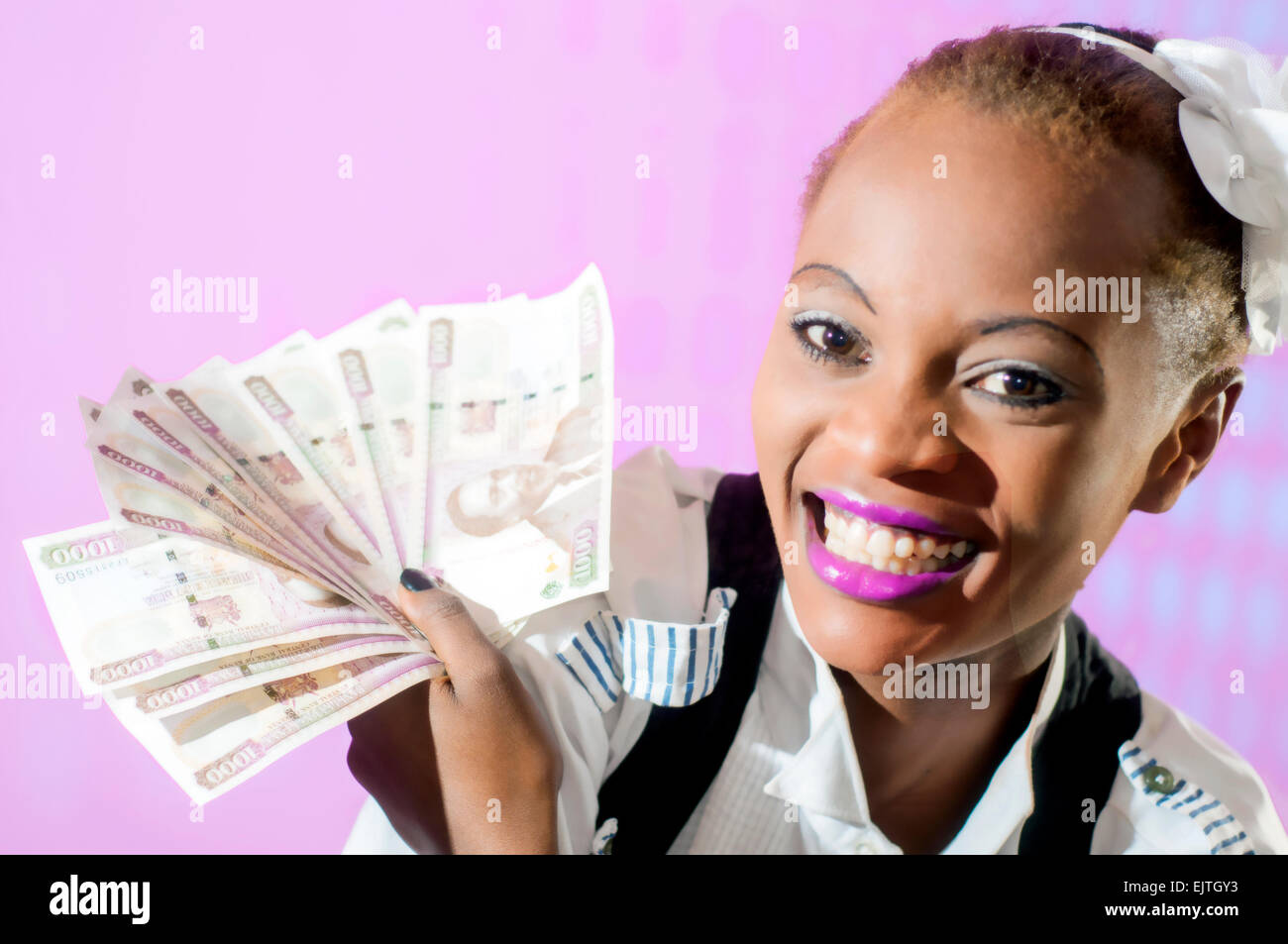 Kenyan woman with Kenyan 100 shilling notes in studio setting Stock ...