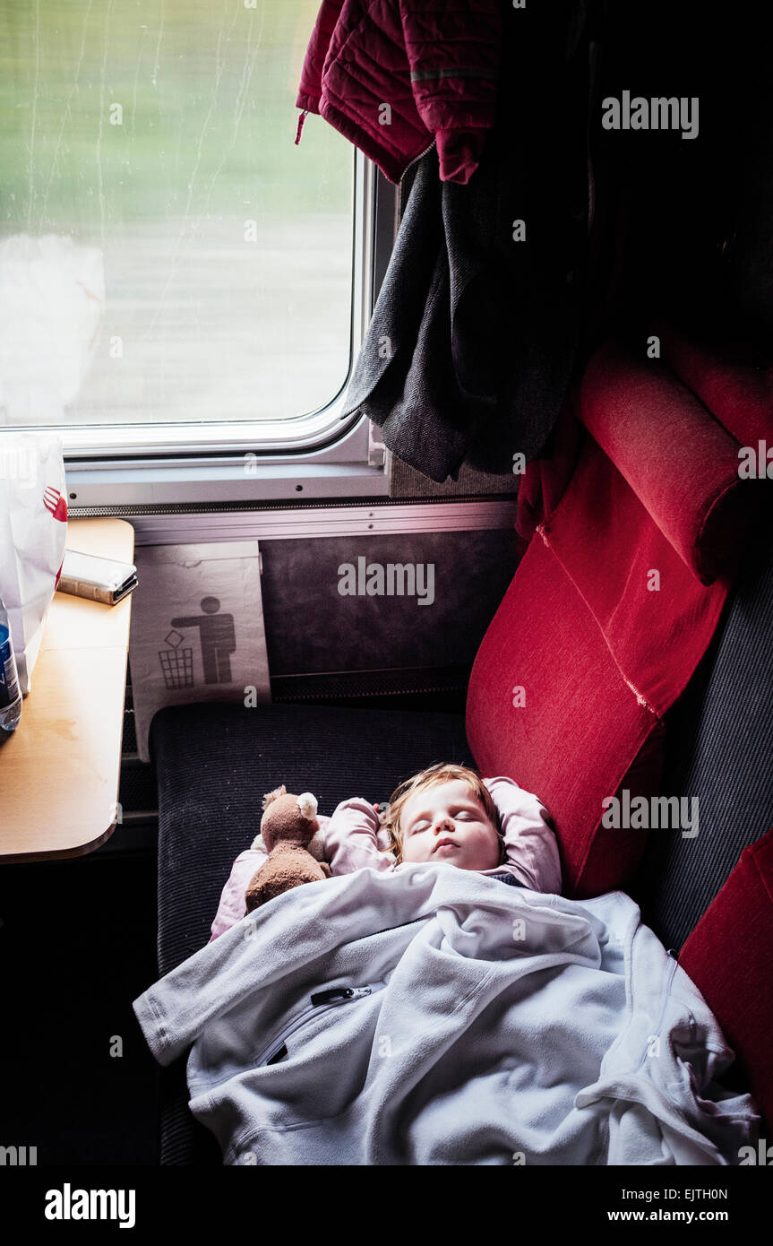 Children asleep and train hi-res stock photography and images - Alamy