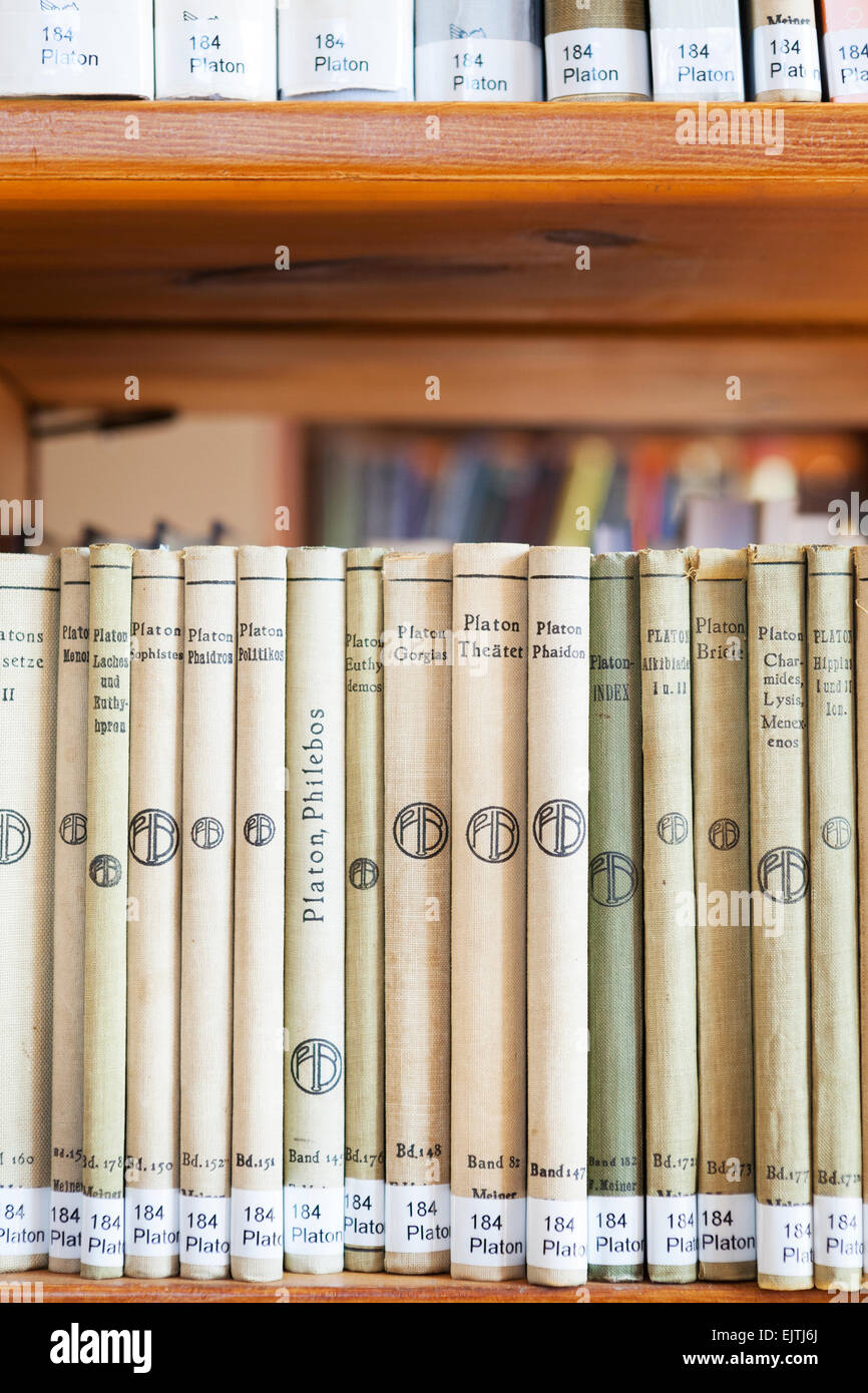 Books arranged in shelf hi-res stock photography and images - Alamy