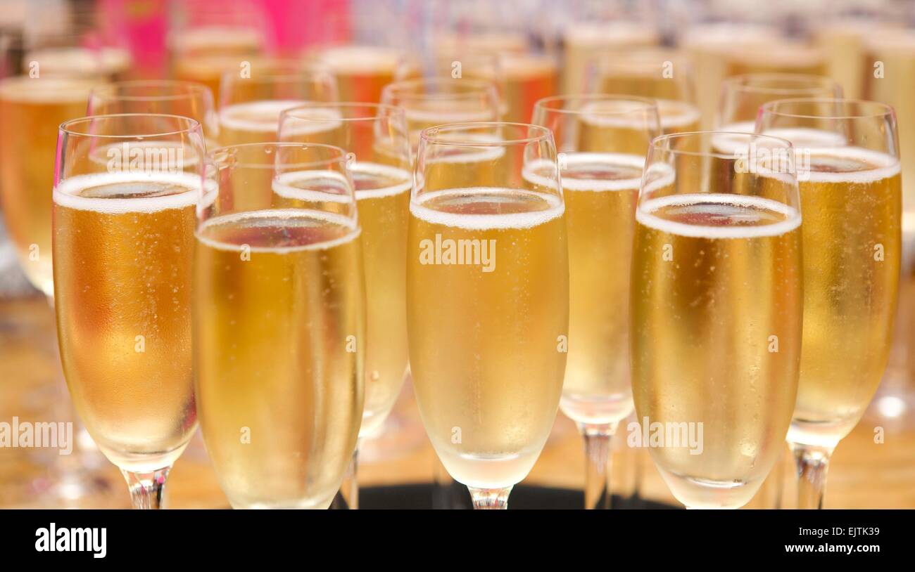 Champagne bubbles fizz hi-res stock photography and images - Alamy