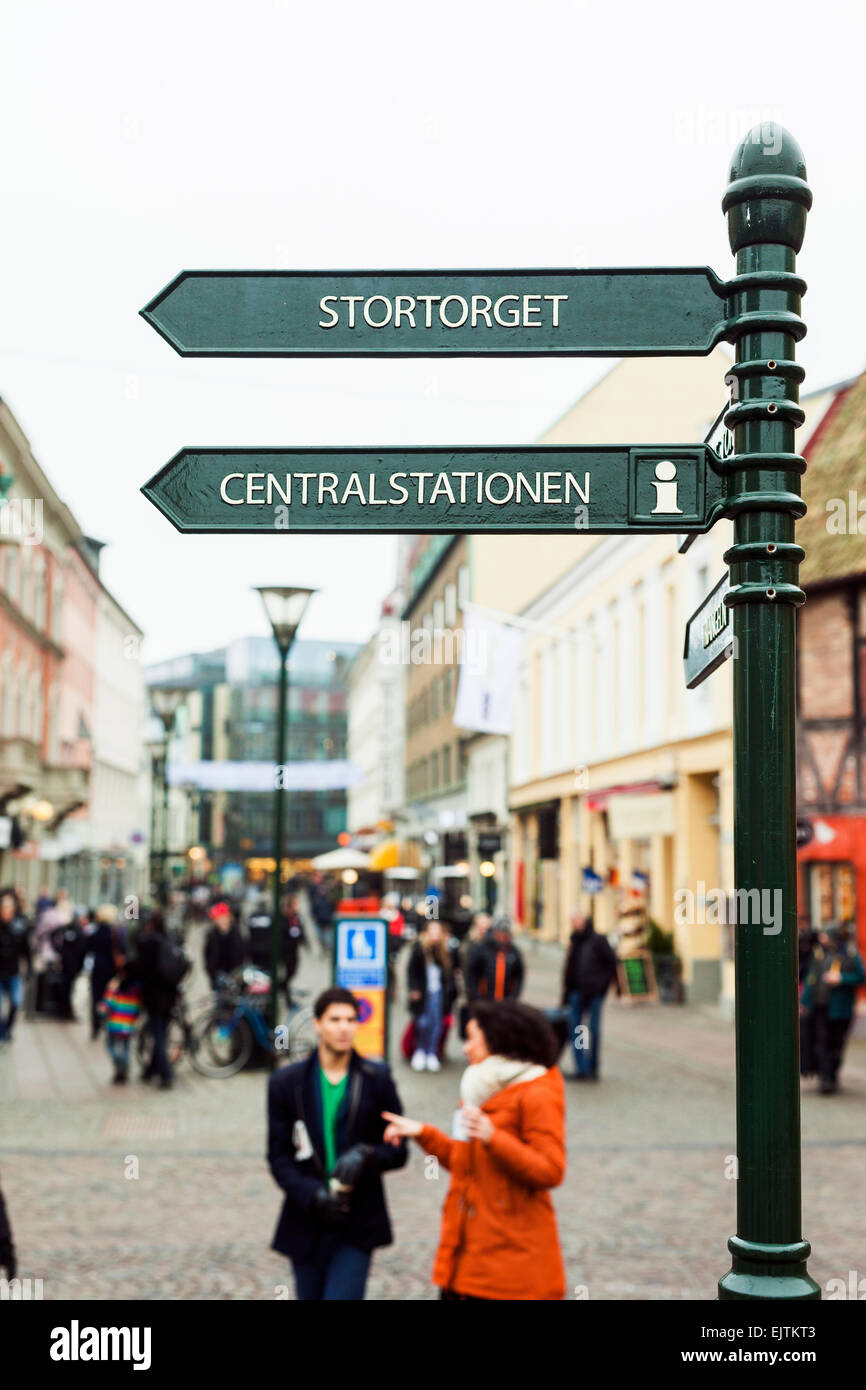 Arrow Sign Signs High Resolution Stock Photography and Images - Alamy