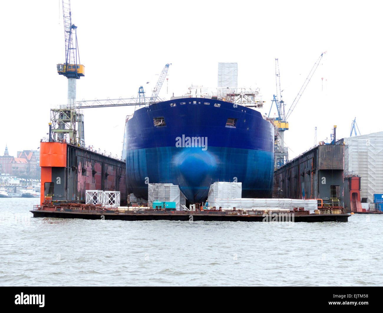 Dry dock shipyard hi-res stock photography and images - Alamy