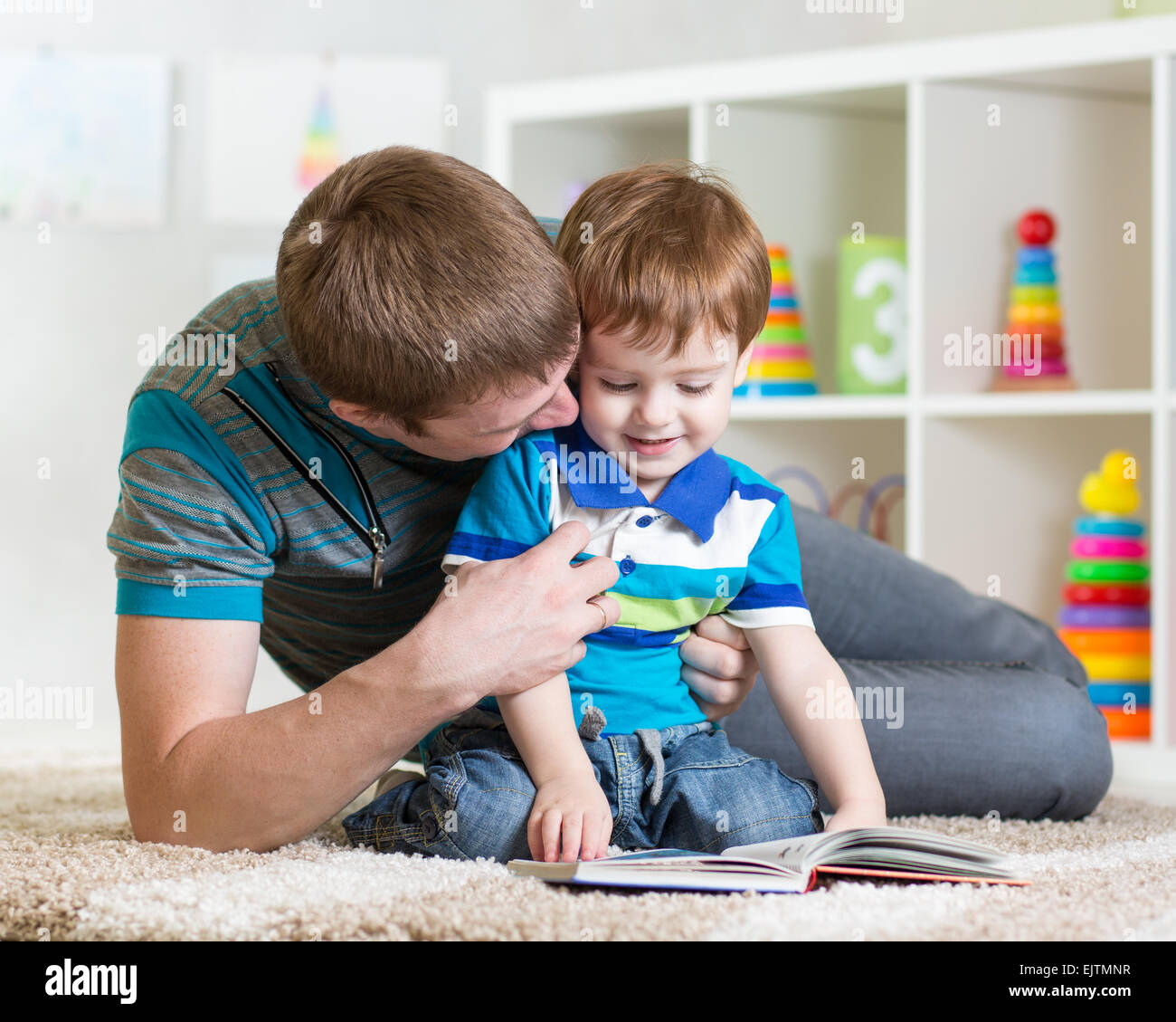 Father reading to his children hi-res stock photography and images - Alamy