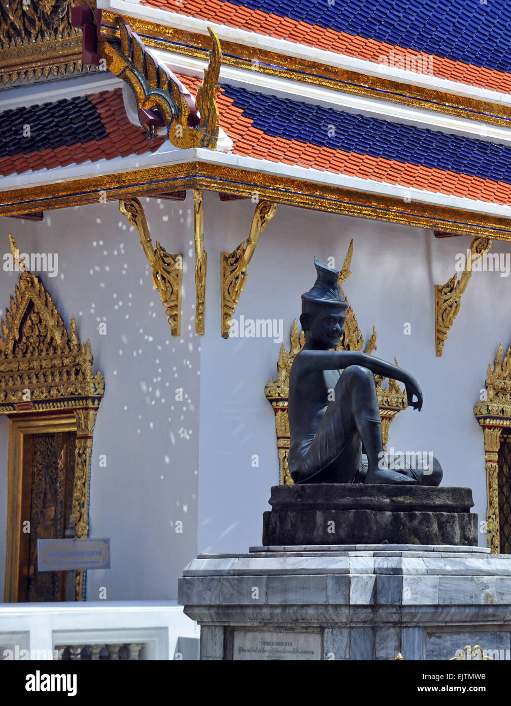 King temple of the emerald buddha hi-res stock photography and images ...