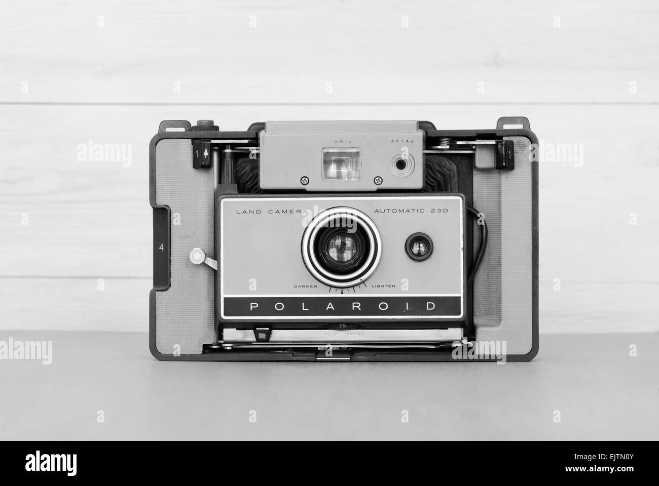 Vintage Polaroid 230 Land Camera Stock Photo - Alamy