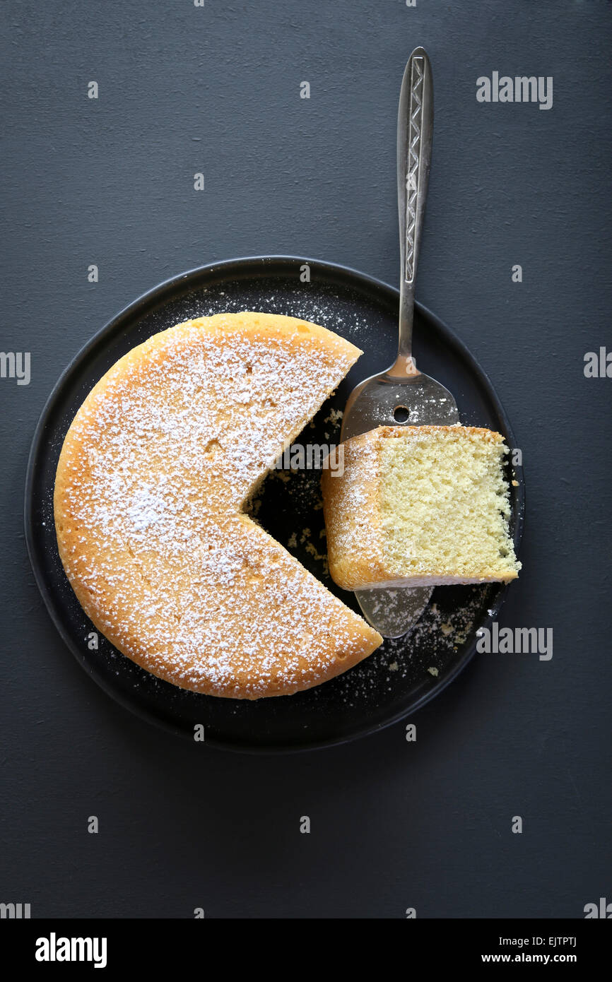 Sponge cake hi-res stock photography and images - Alamy