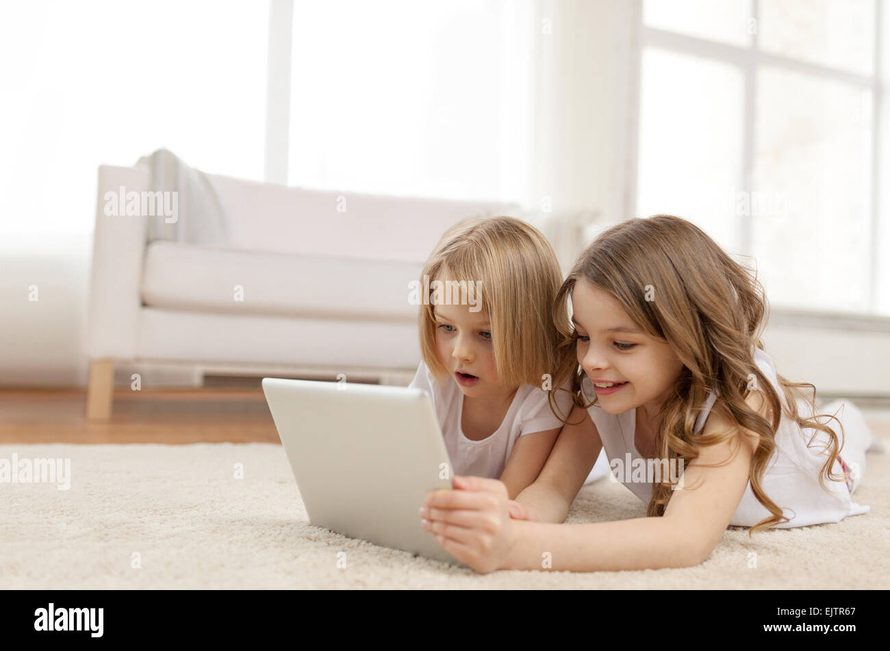 Two teen and tablet computer hi-res stock photography and images - Alamy