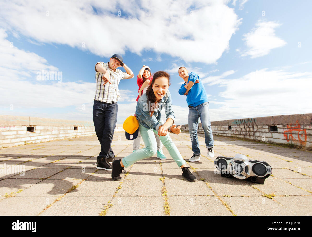 group of teenagers dancing Stock Photo - Alamy