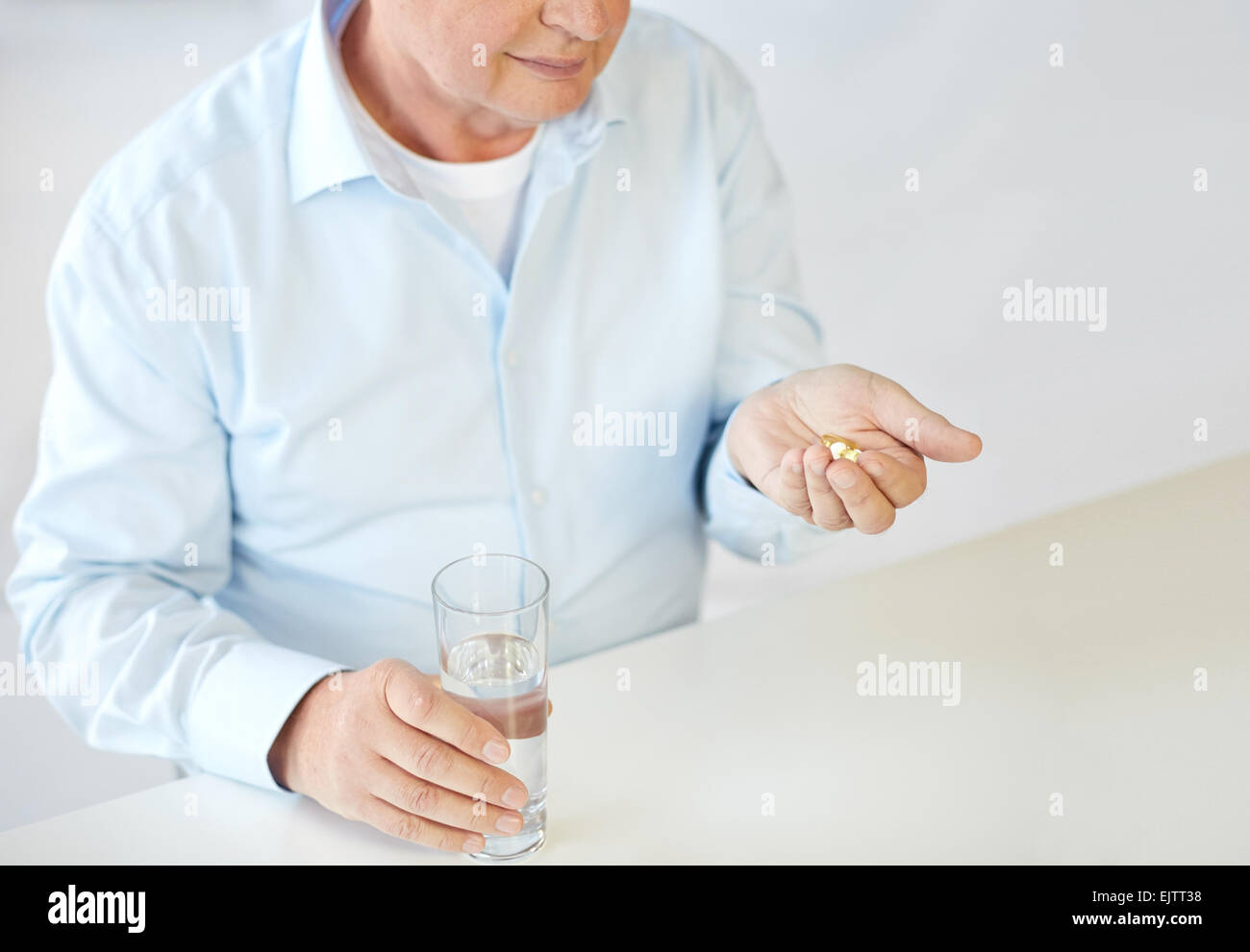 Paracetamol capsules glass water hi-res stock photography and images ...