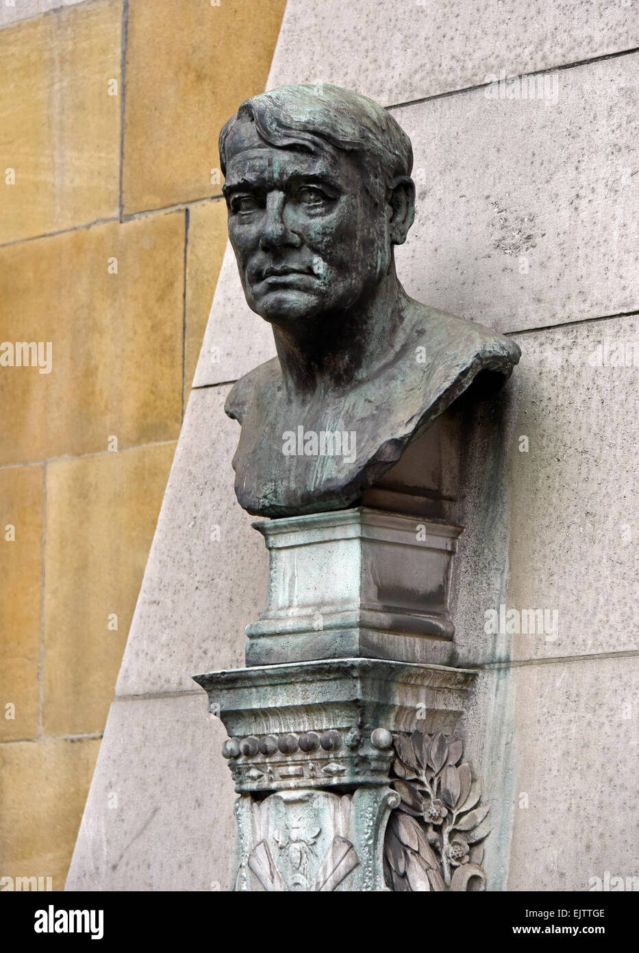 Bust of Lord Northcliffe. Church of Saint Dunstan-in-the-West, Fleet ...