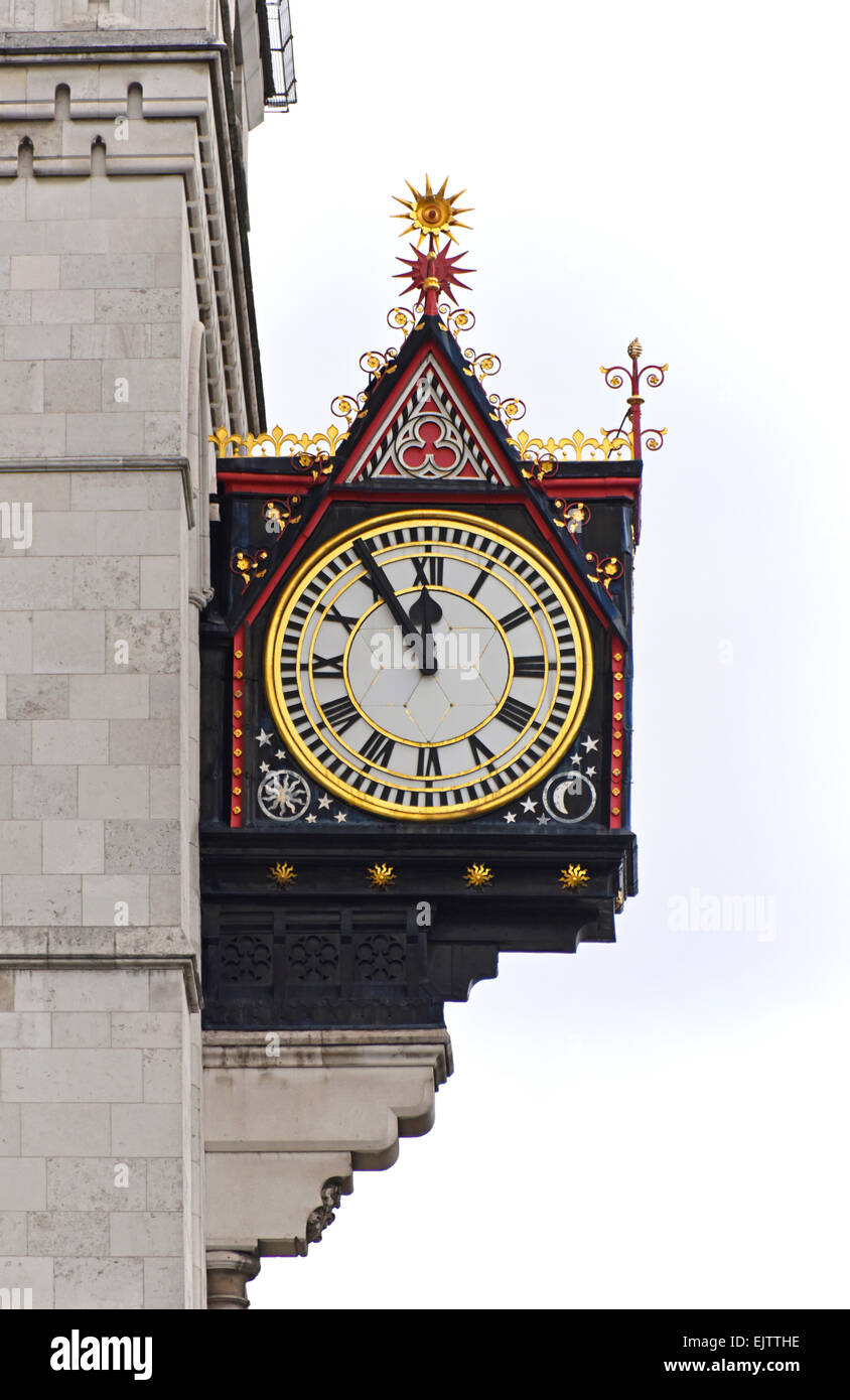 Royal courts of justice clock hi-res stock photography and images - Alamy