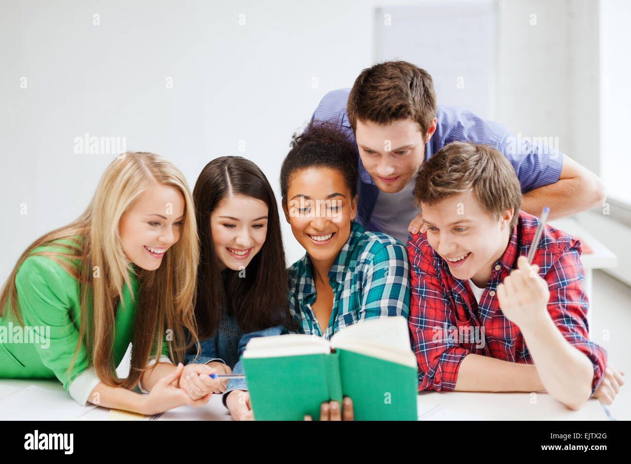 students reading book at school Stock Photo - Alamy