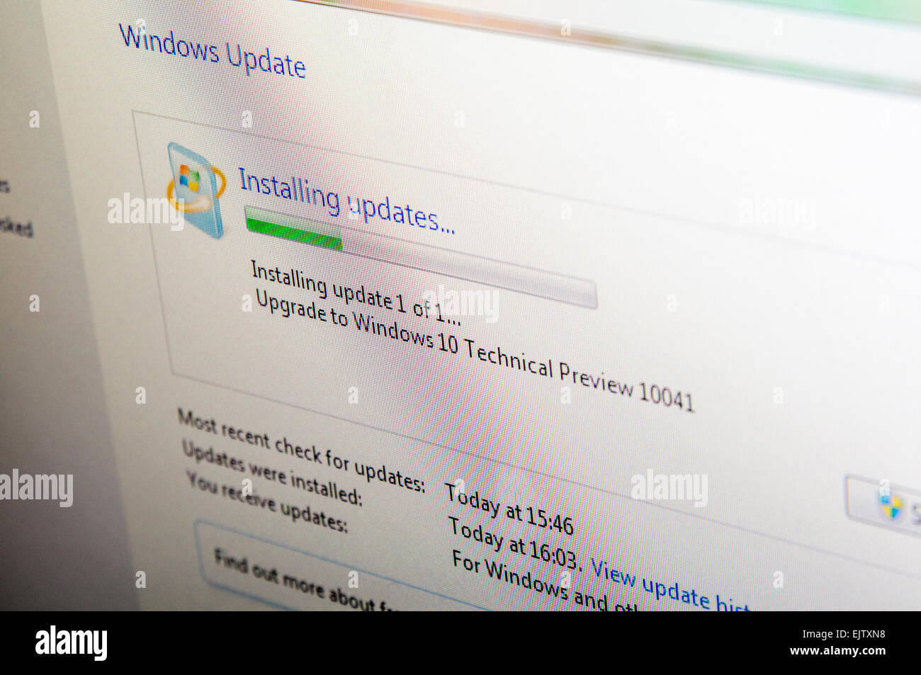 Computer installing windows hi-res stock photography and images - Alamy