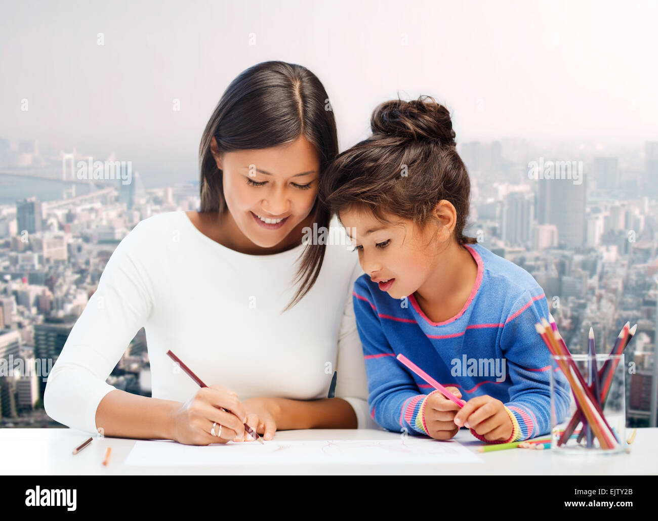 happy mother and daughter drawing with pencils Stock Photo - Alamy
