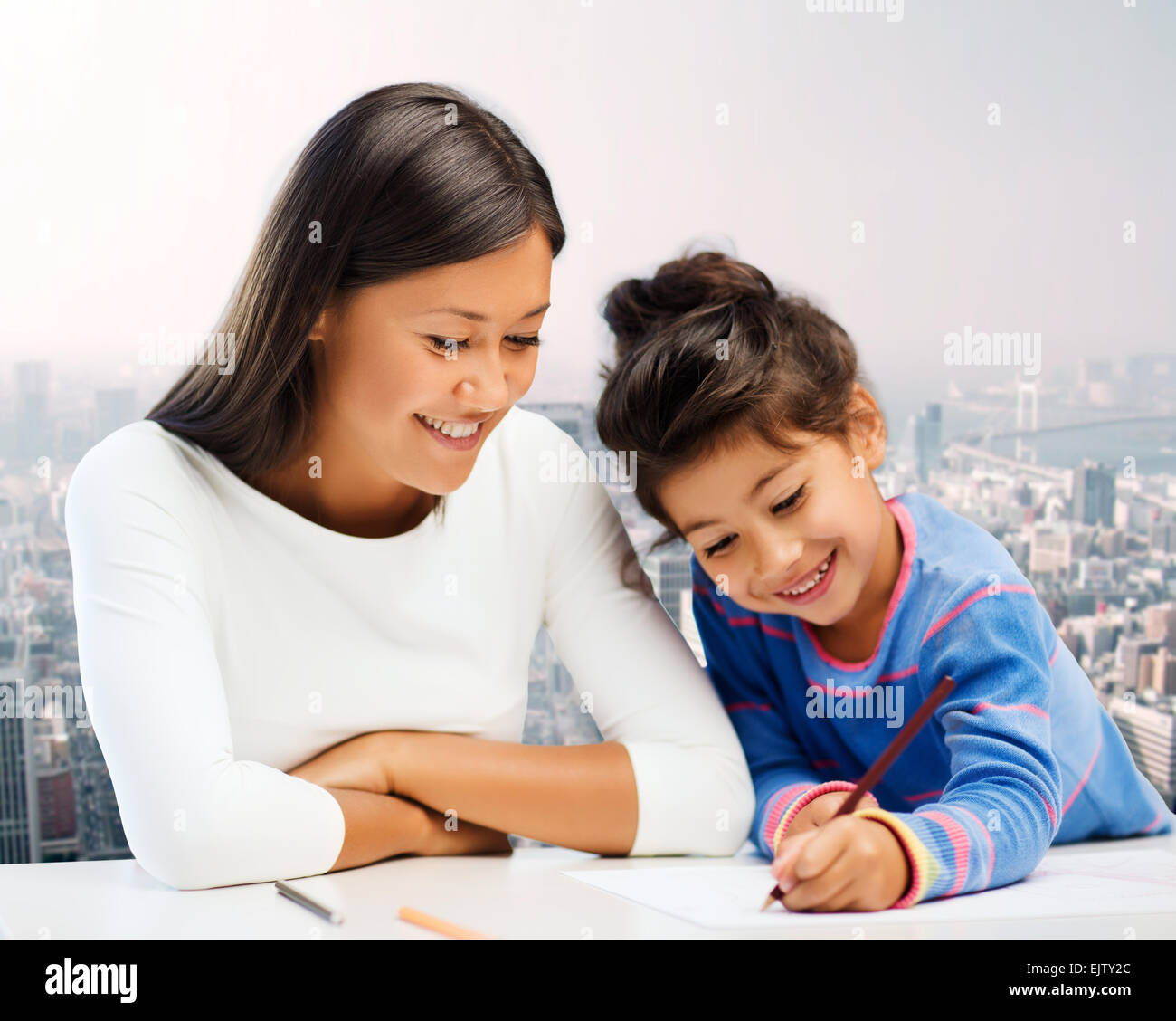 happy mother and daughter drawing with pencils Stock Photo - Alamy