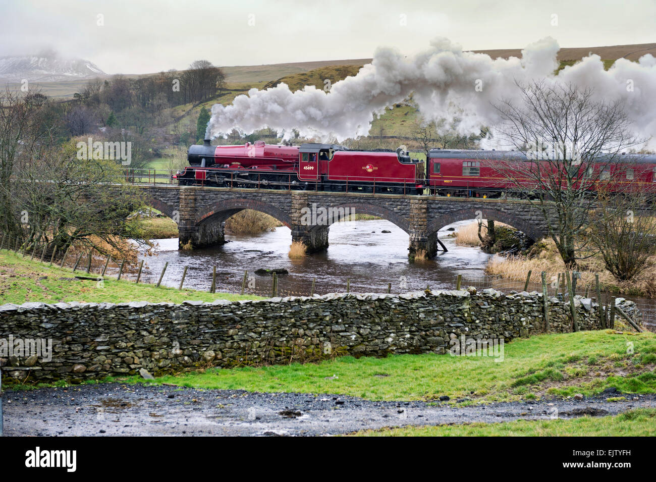 Helwith Bridge, North Yorkshire, UK. 1st April, 2015. The Pendle ...