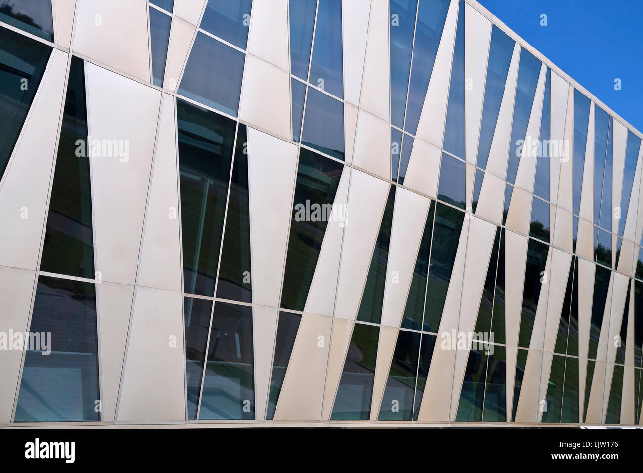 Triangle glass building hi-res stock photography and images - Alamy