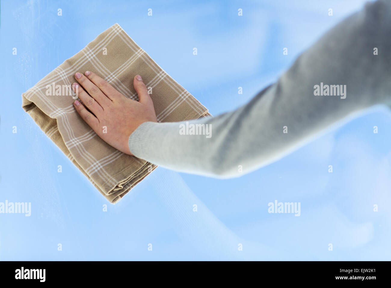 Hand cleaning window hi-res stock photography and images - Alamy