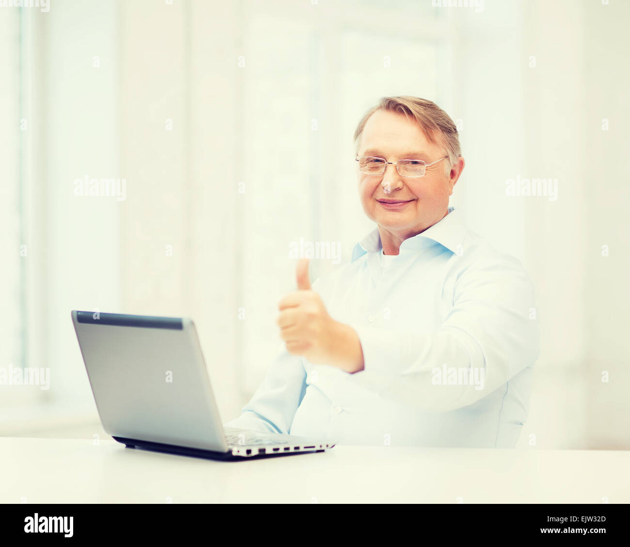old man with laptop computer showing thumbs up Stock Photo - Alamy