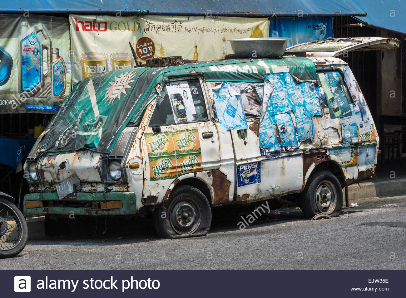 Old Rusted Van Stock Photos & Old Rusted Van Stock Images - Alamy