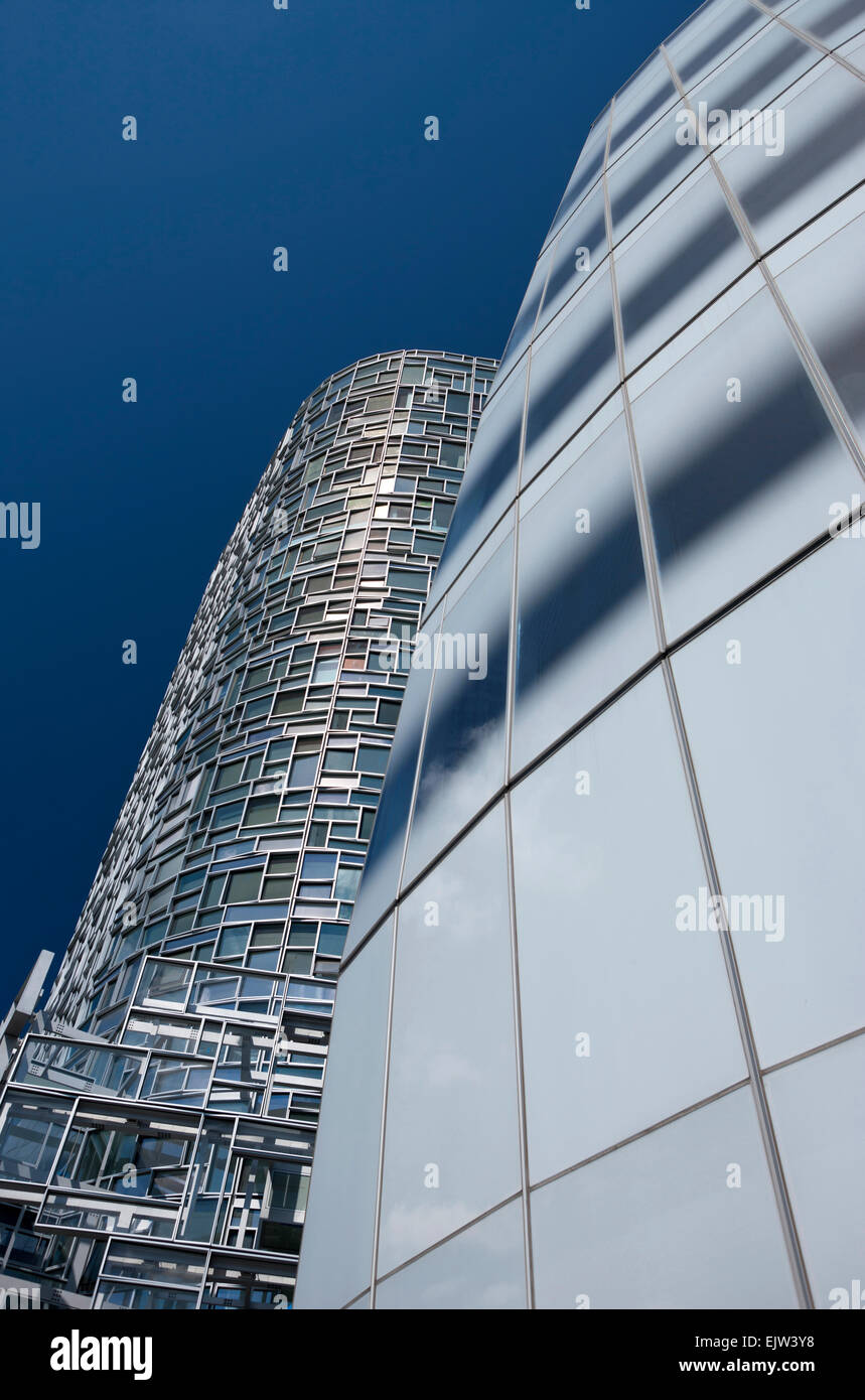 IAC BUILDING (©FRANK GEHRY 2007) WEST SIDE HIGHWAY CHELSEA MANHATTAN ...