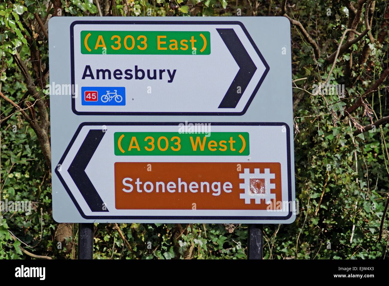Stonehenge roadsign A303 Amesbury Stock Photo - Alamy