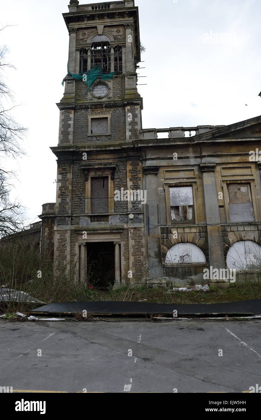 High winds expose the true state of the derelict building The Swindon ...
