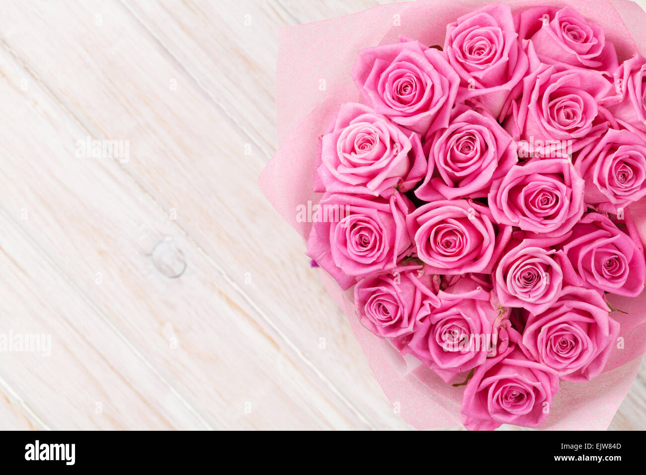 Pink roses bouquet over wooden table. Top view with copy space Stock ...