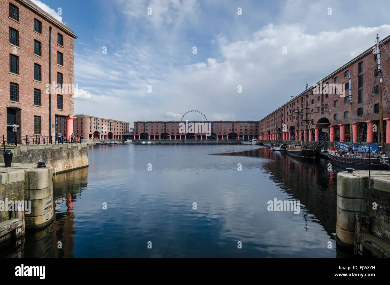 Albert dock entrance hi-res stock photography and images - Alamy