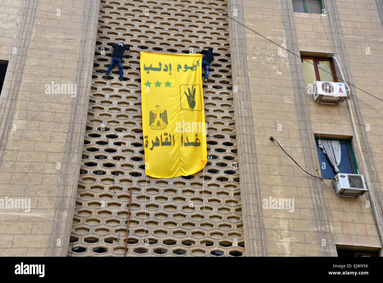 Cairo, Egypt. 1st Apr, 2015. Egyptian students who support Muslim ...