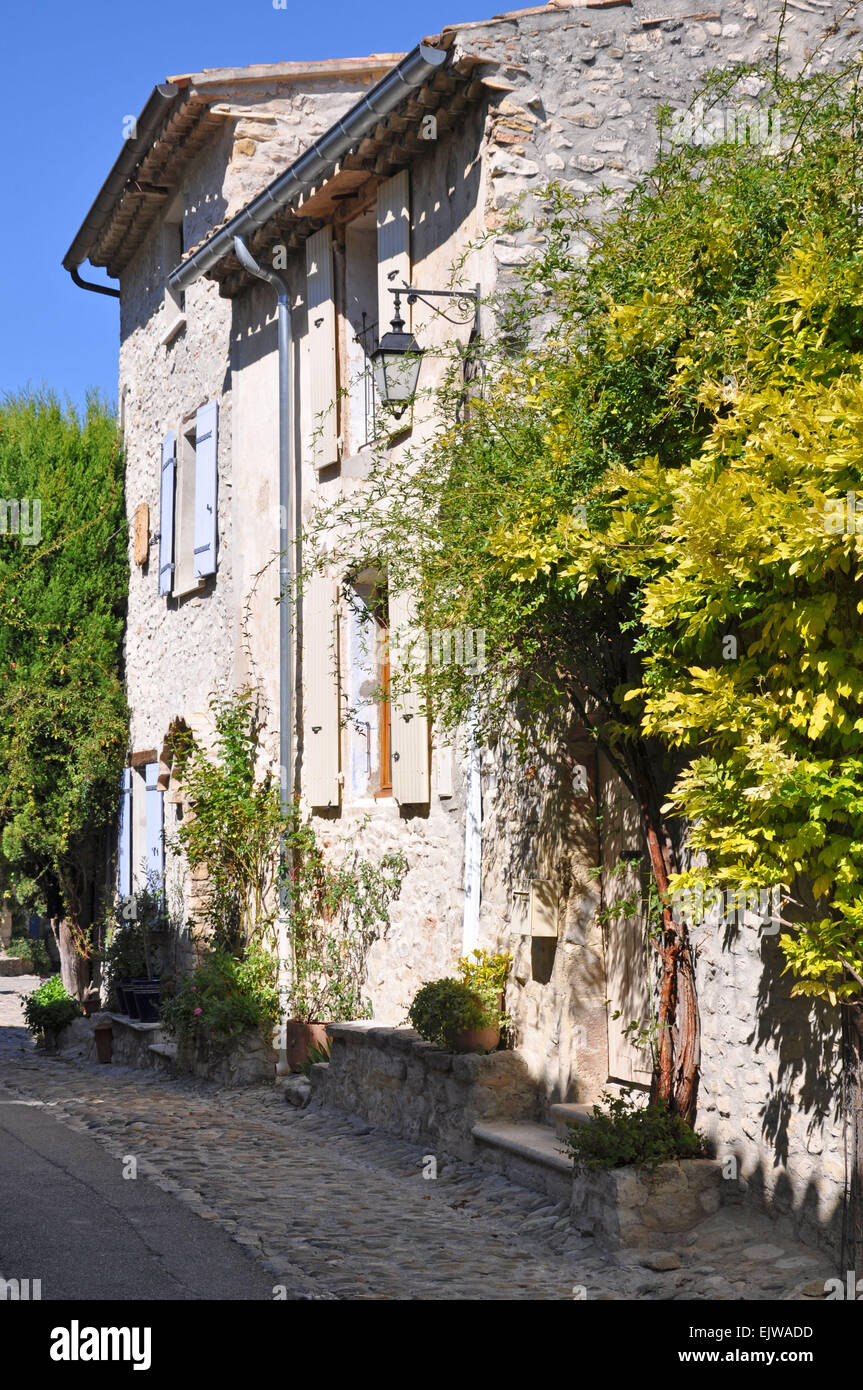 Provencial cottage hi-res stock photography and images - Alamy