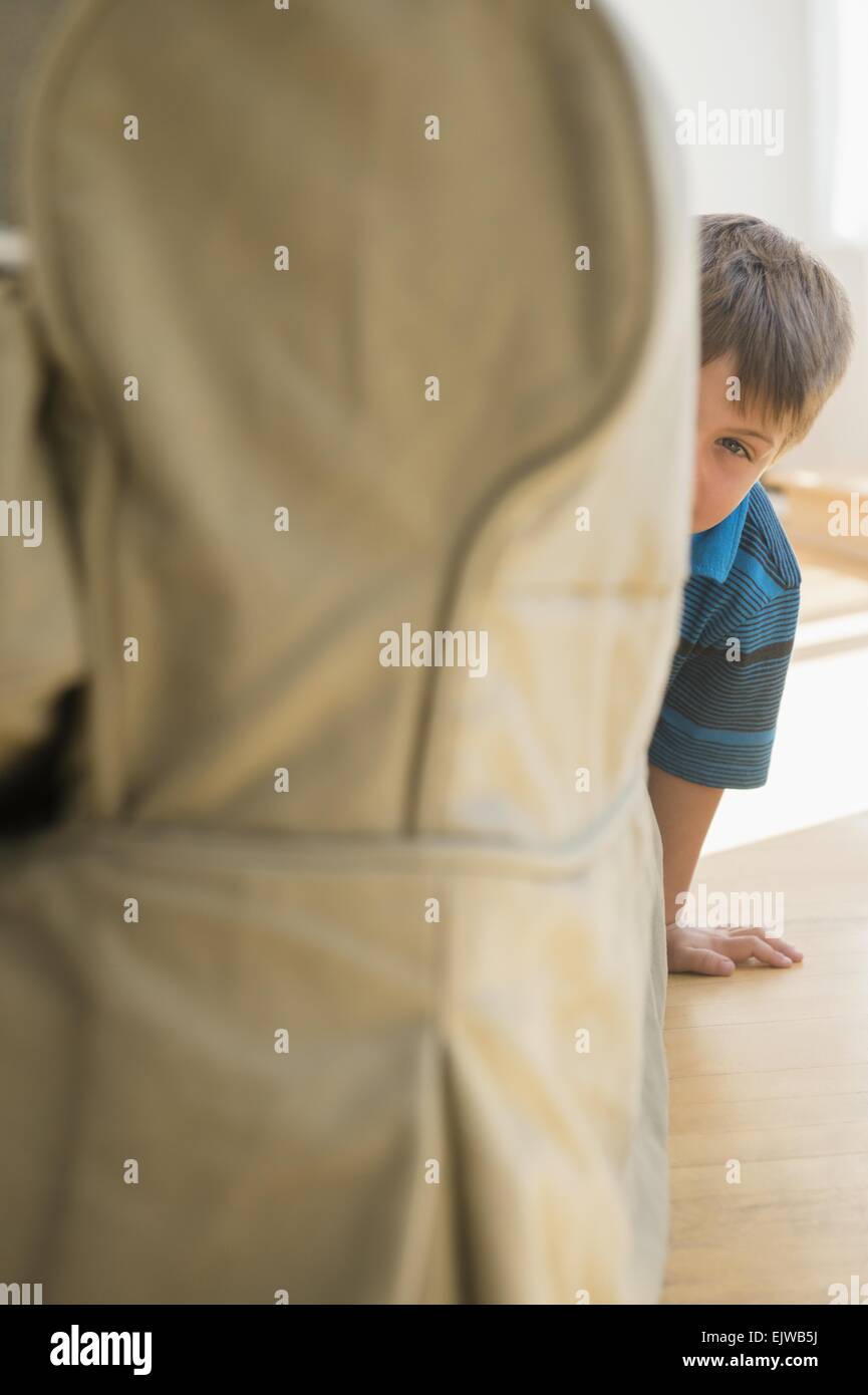Child peeking hi-res stock photography and images - Alamy
