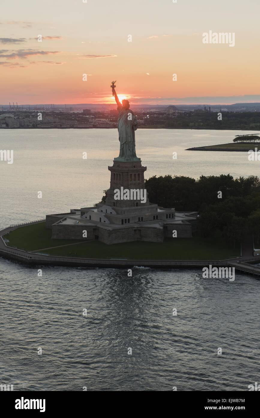 Statue of liberty aerial sunset hi-res stock photography and images - Alamy