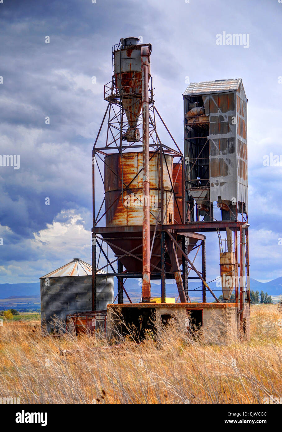 Old Rusted Grain Silo in Utah's Cache Valley Stock Photo - Alamy