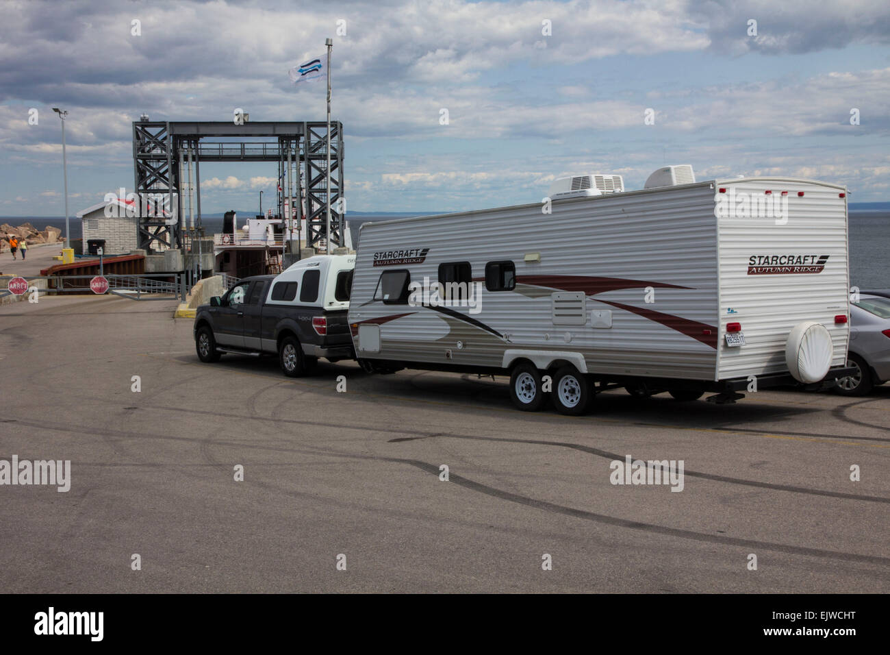 Ferries at all Saint Lawrence River crossings accommodate trailers and ...