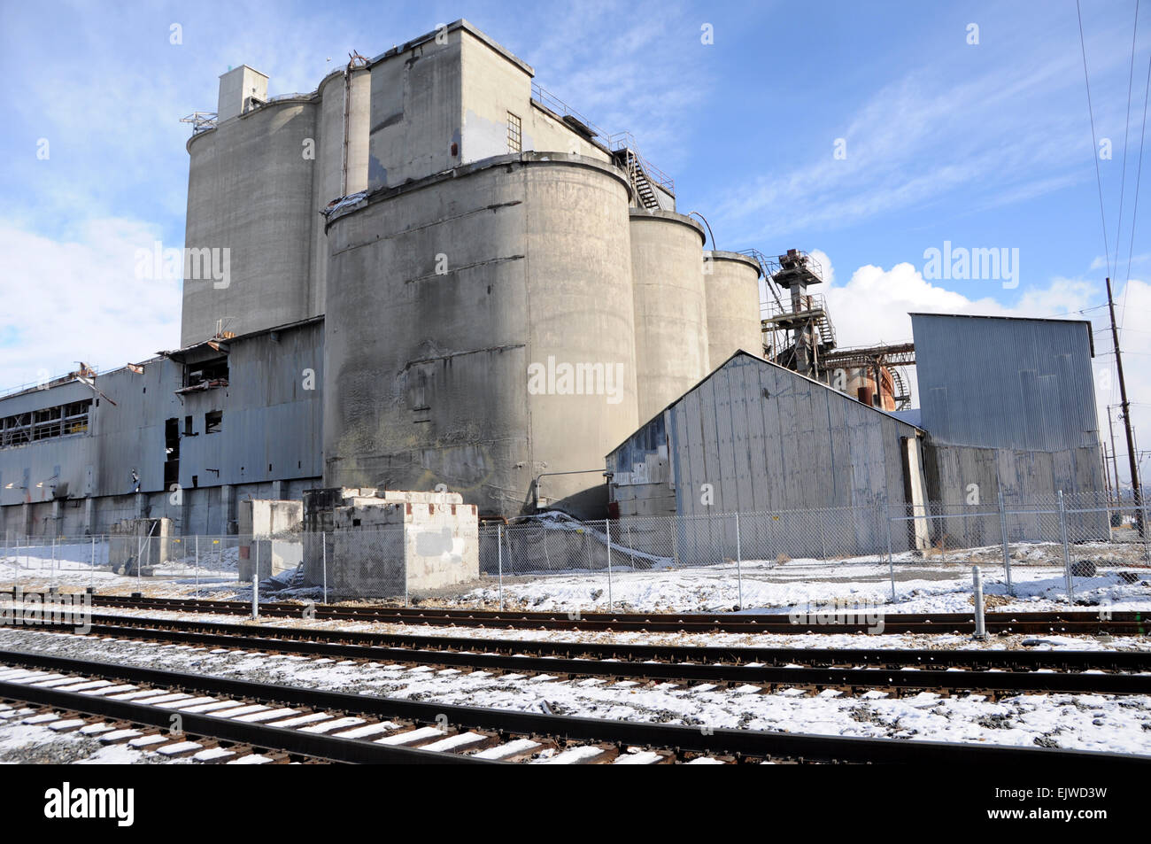 Cement plant railroad hi-res stock photography and images - Alamy