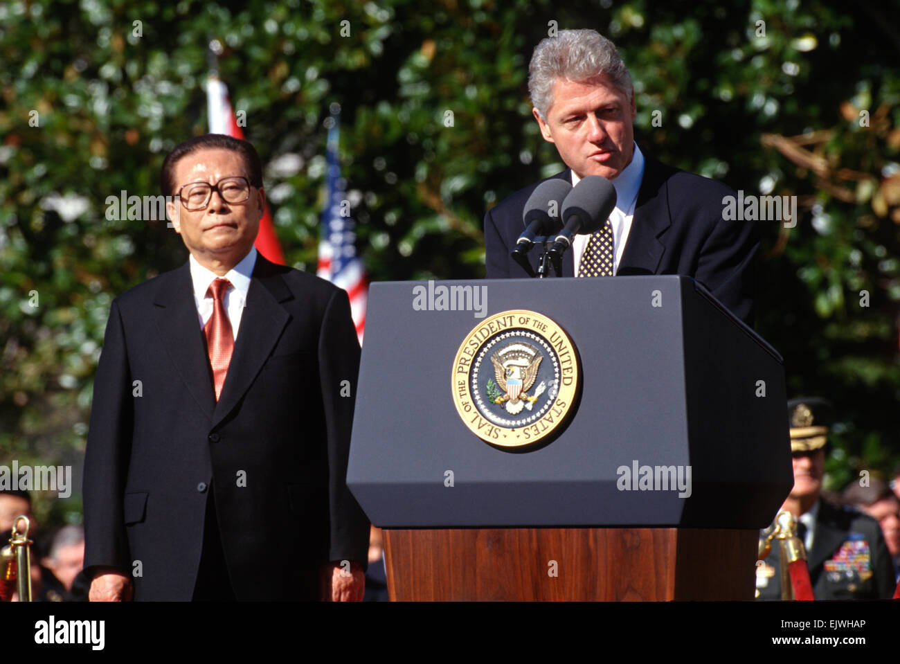 US President Bill Clinton welcomes Chinese Premier Jiang Zemin during a ...