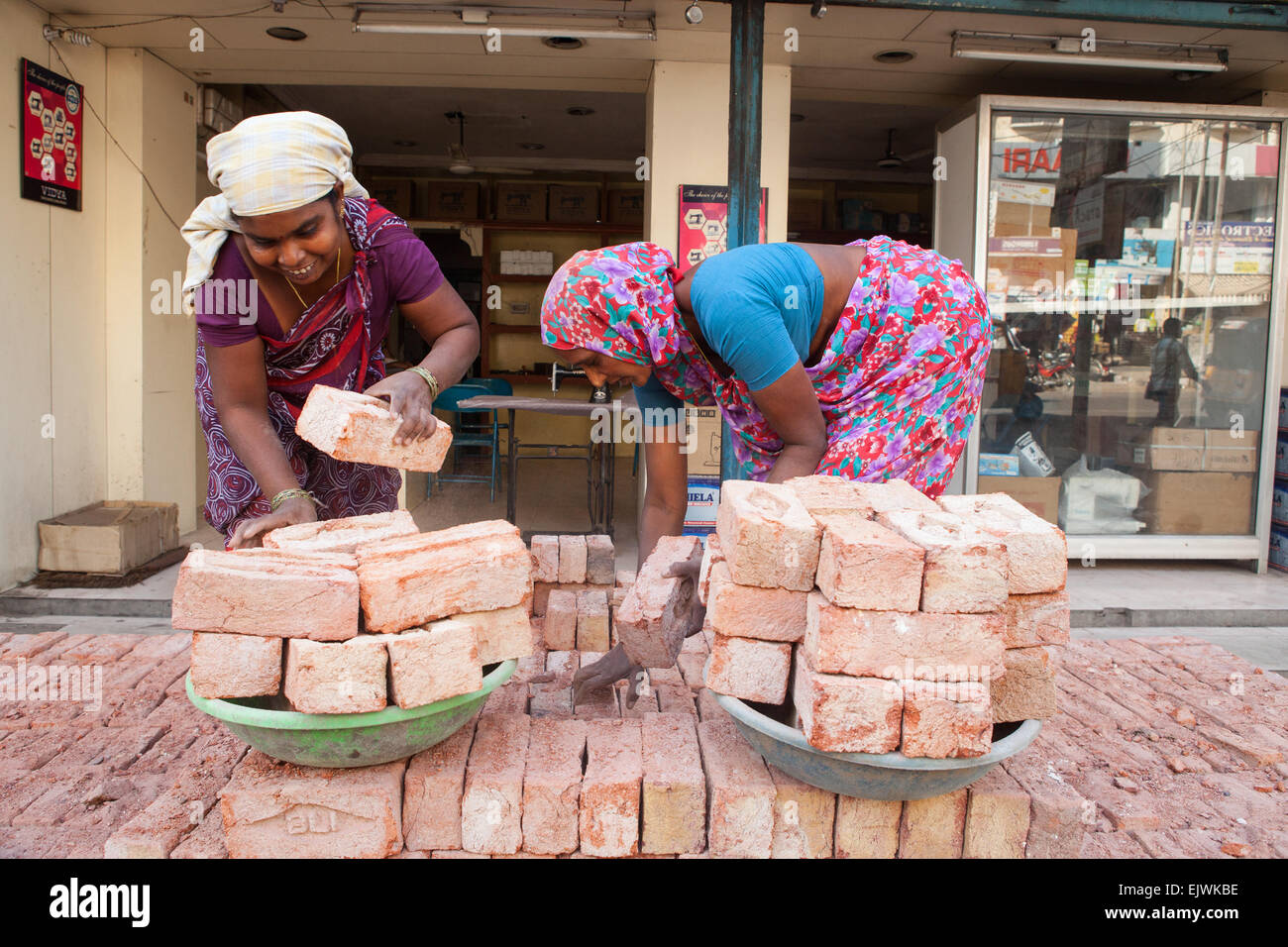 Women pile bricks on to their hods in Hyderabad Stock Photo - Alamy