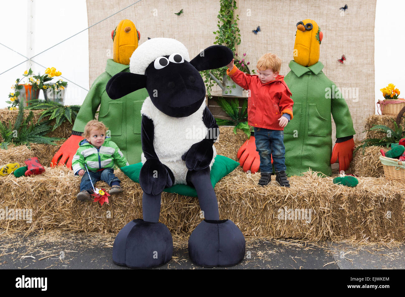 Shaun the Sheep with Mark and Teddy Darby from Reading. Kew Gardens ...