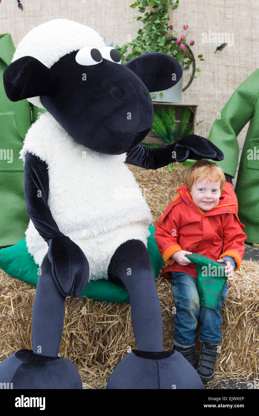 Shaun the Sheep makes friends with Teddy Darby, 3, from Reading. Kew ...