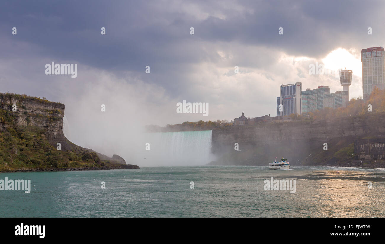Niagara falls seagull hi-res stock photography and images - Alamy