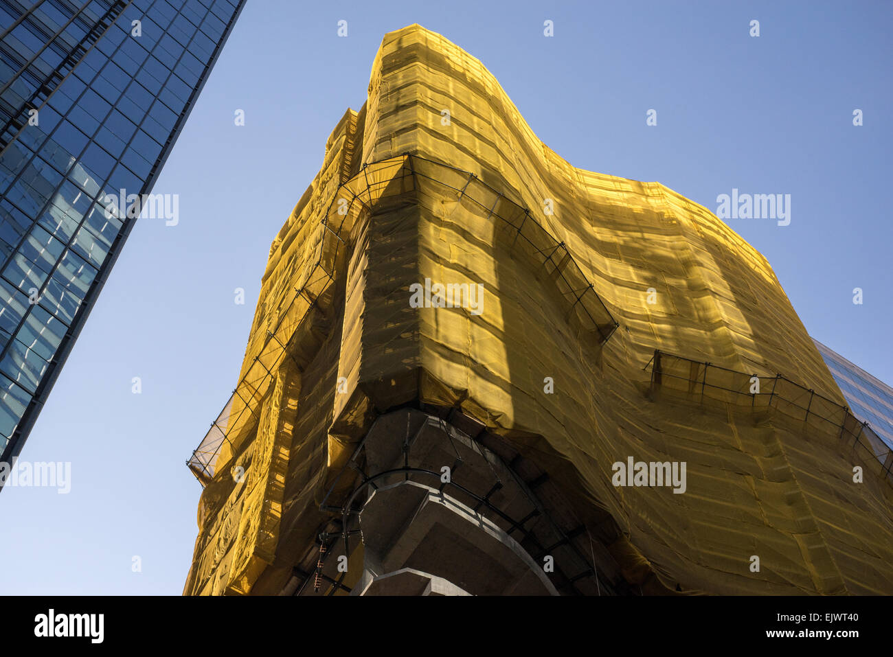 Traditional bamboo scaffolding is used almost exclusively in Hong Kong ...
